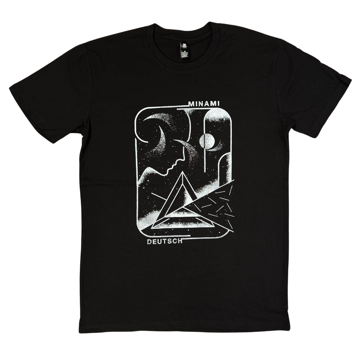 "Minami Deutsch Conscious Triangle" T-Shirt – Imprint Merch